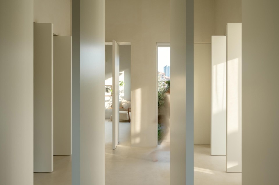 Suolo, aria, luce e foresta generano e attraversano una casa in Cina